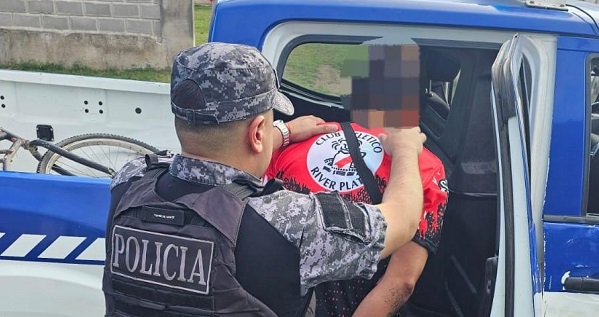 Violó una restricción, causó daños y fue detenido